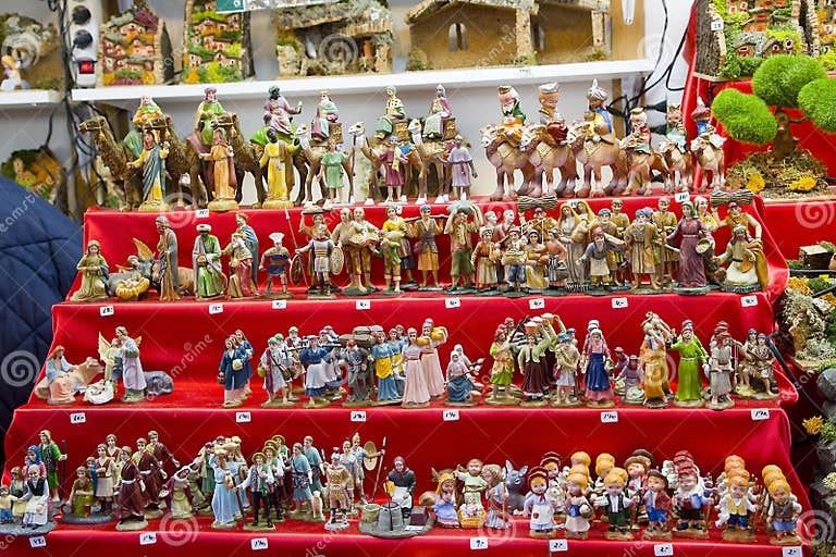 Figure della greppia immagine editoriale. Immagine di negozio - 35904415