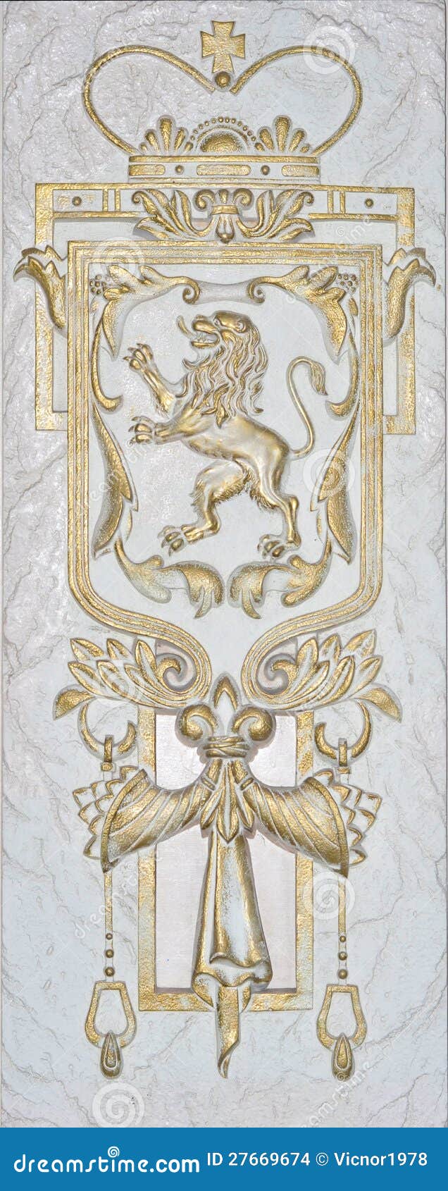 Figure Golden Lion Gold Frame Stock Photo - Image of lion, basrelief ...