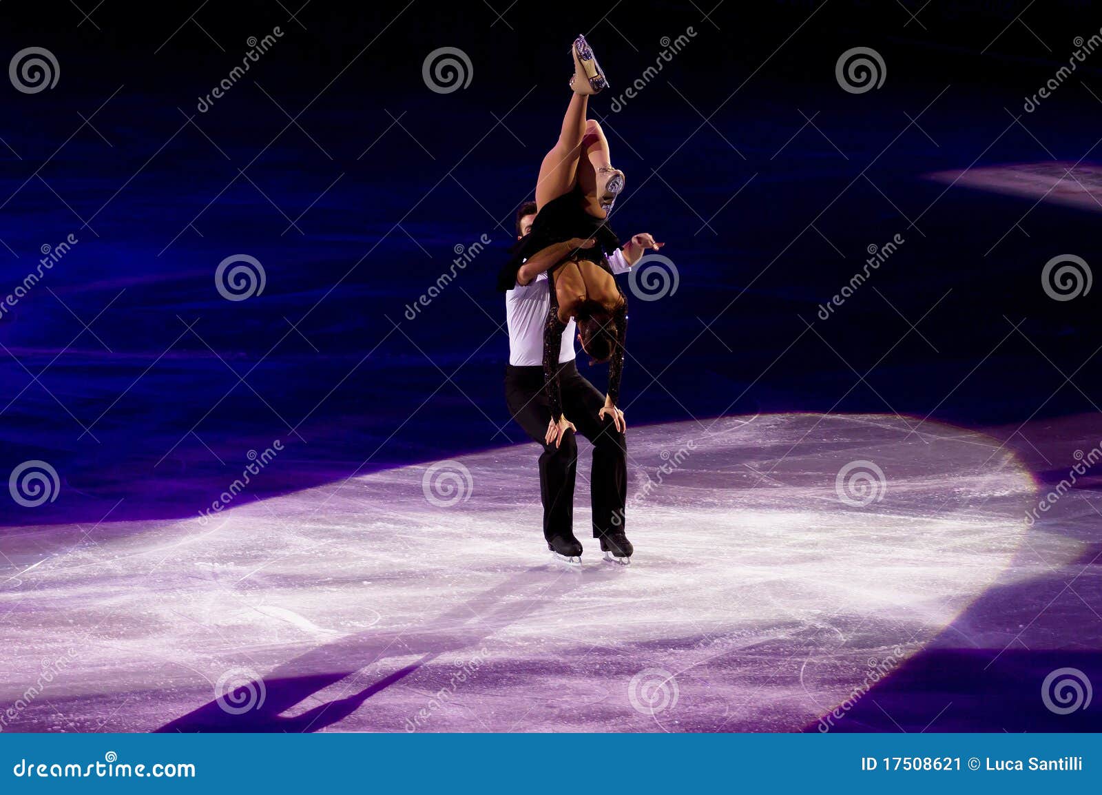 Figure skaters editorial photo. Image of motion, olympics - 17508621