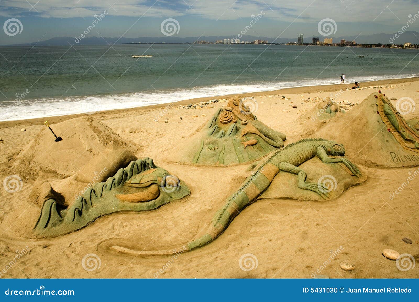 Figures sculpted in sand editorial image. Image of mexico - 5431030