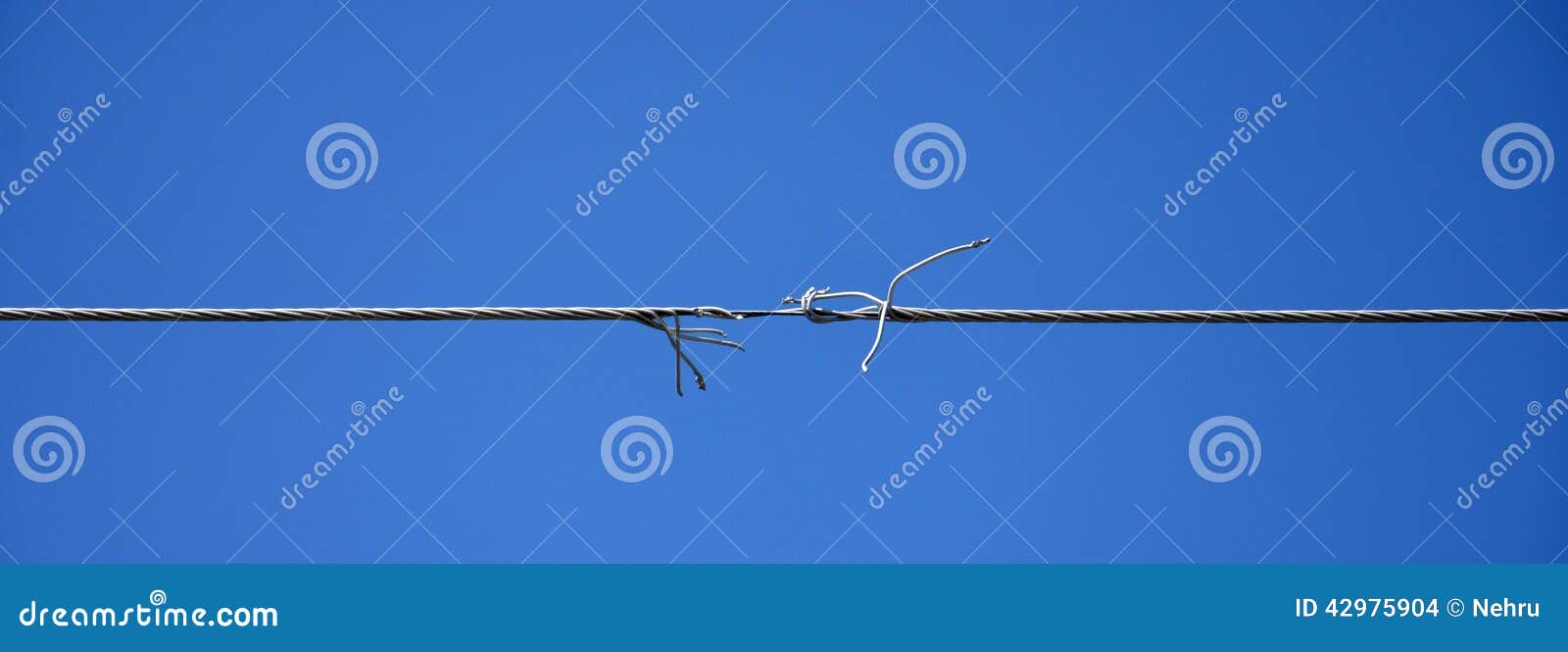 Fil électrique cassé photo stock. Image du industrie - 42975904