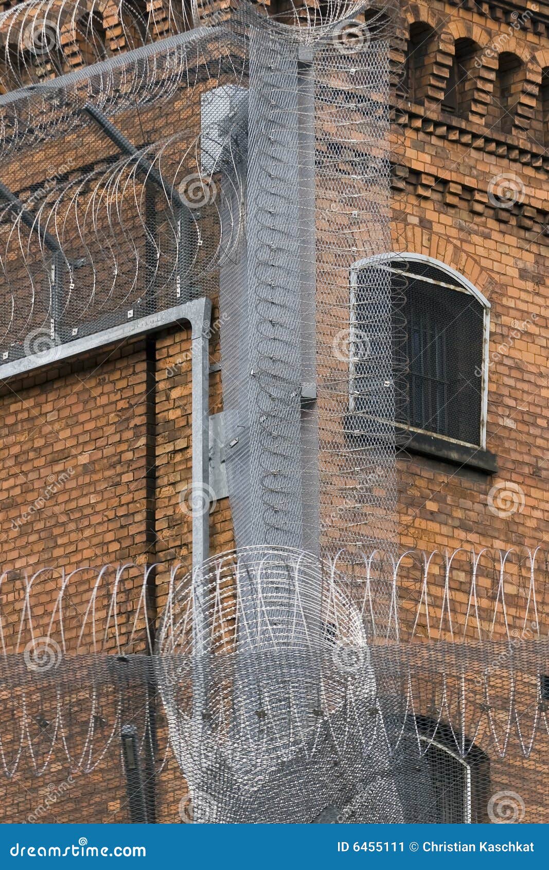 Fil de rasoir de prison image stock. Image du europe, emprisonné - 6455111