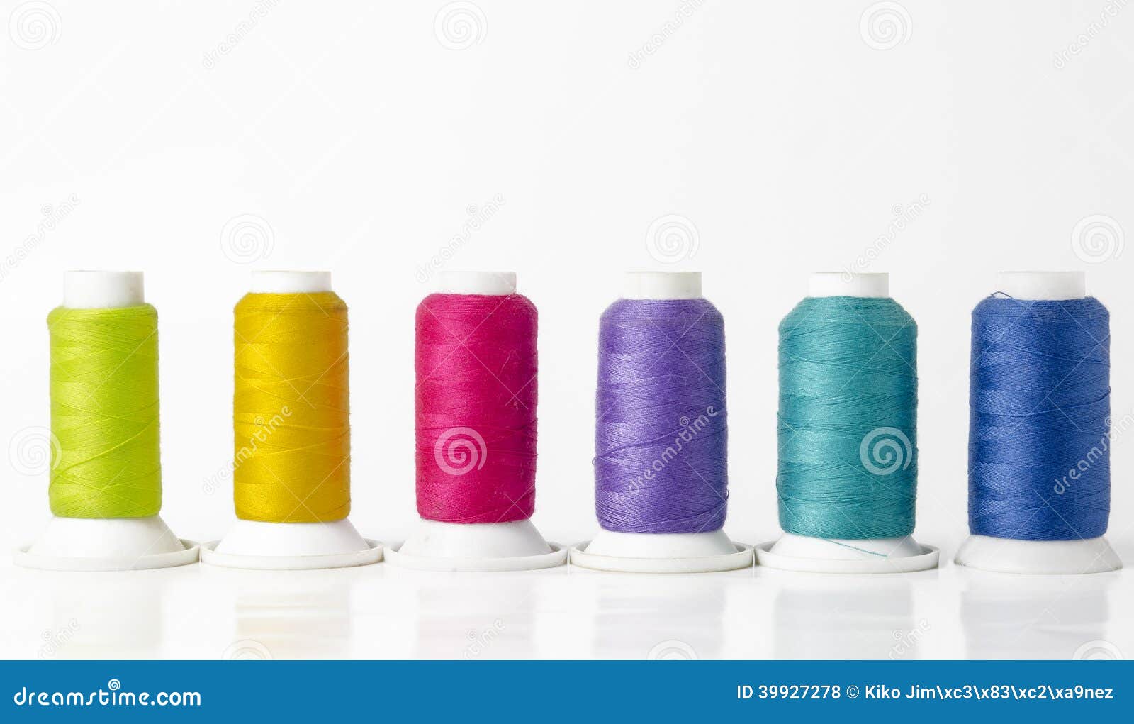 Filati cucirini fotografia stock. Immagine di rullo, riparazione - 39927278