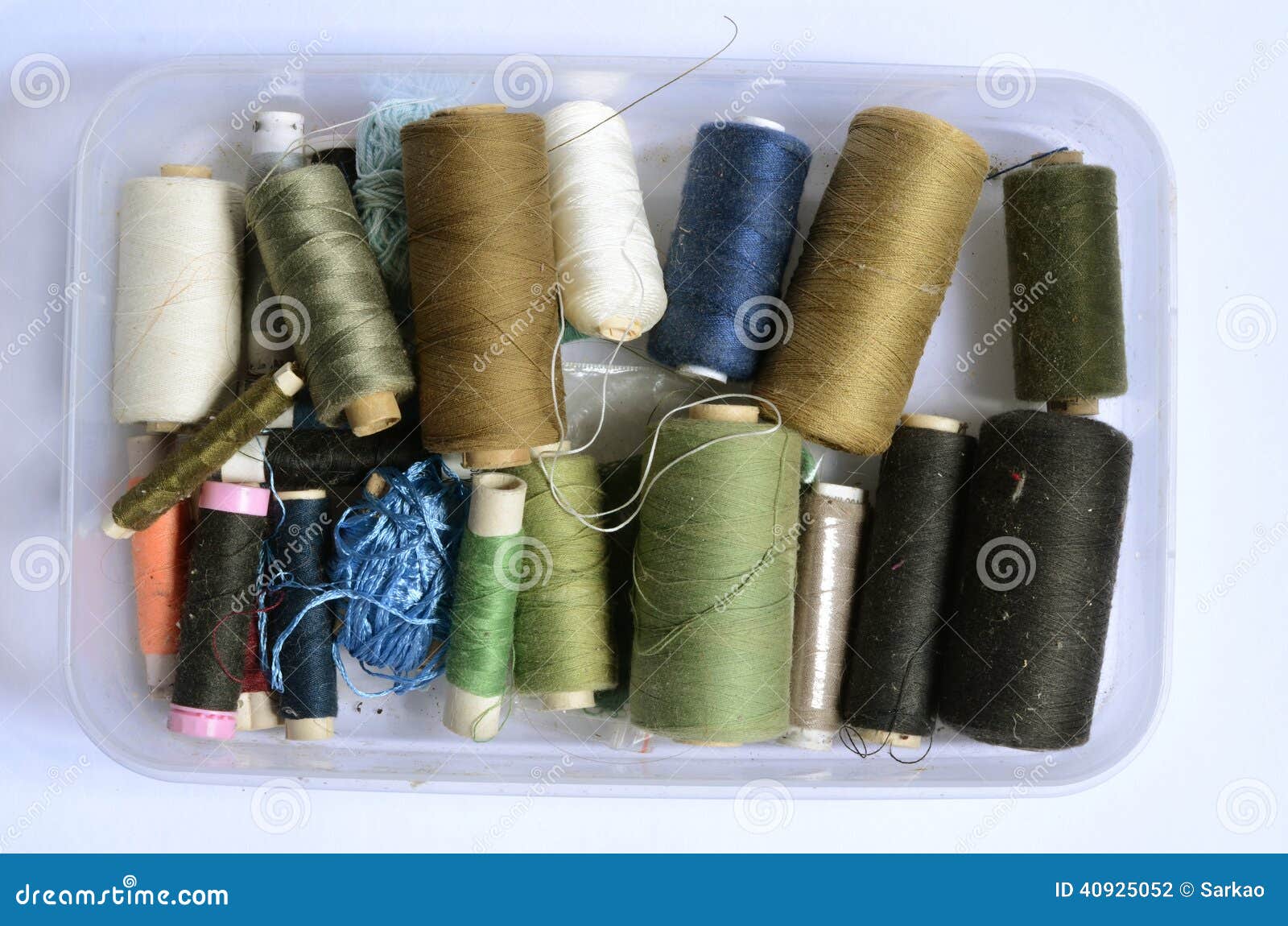 Filati cucirini fotografia stock. Immagine di cucito - 40925052