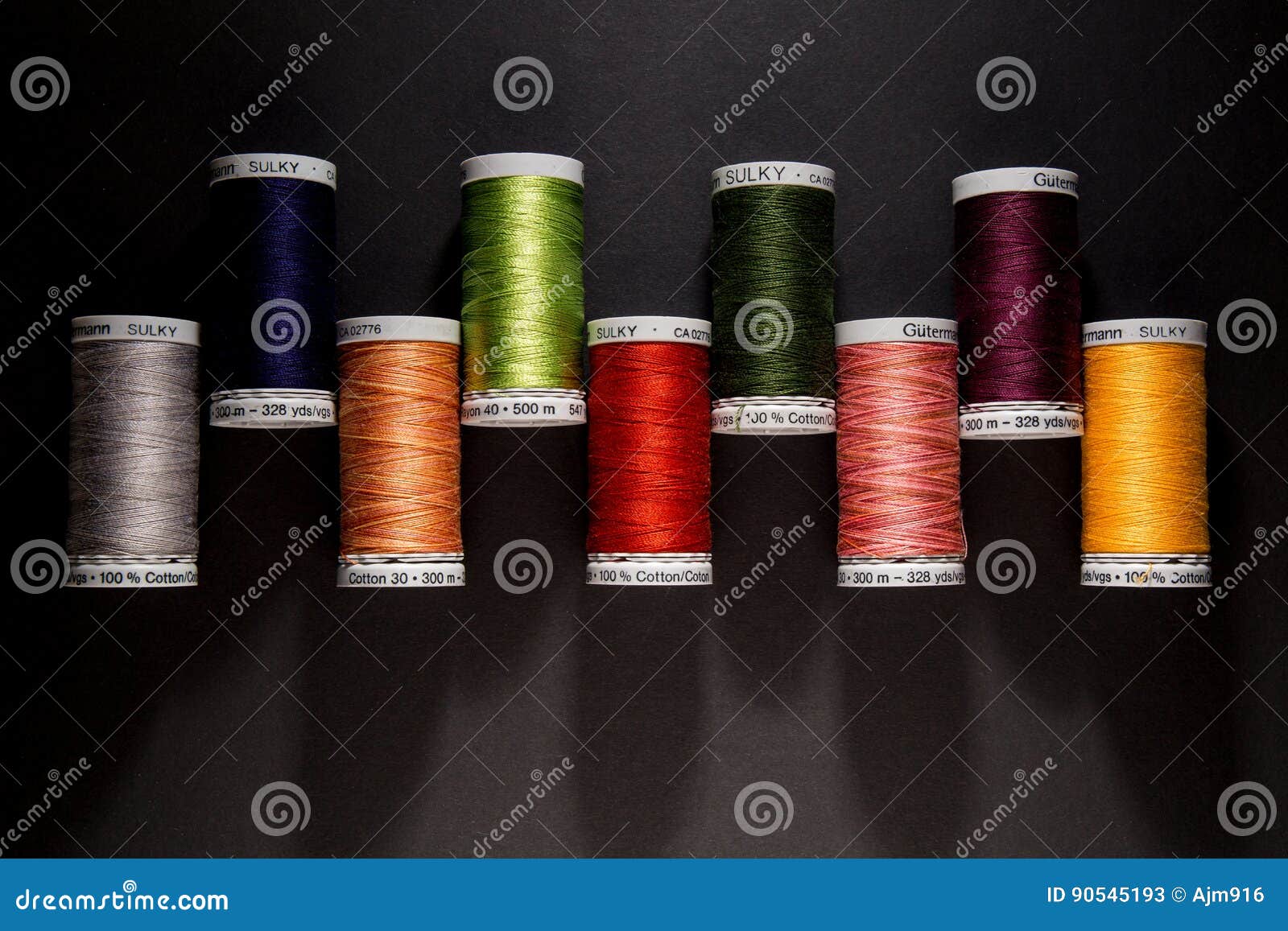 Filati cucirini, Gutermann immagine stock. Immagine di tavolozza - 90545193