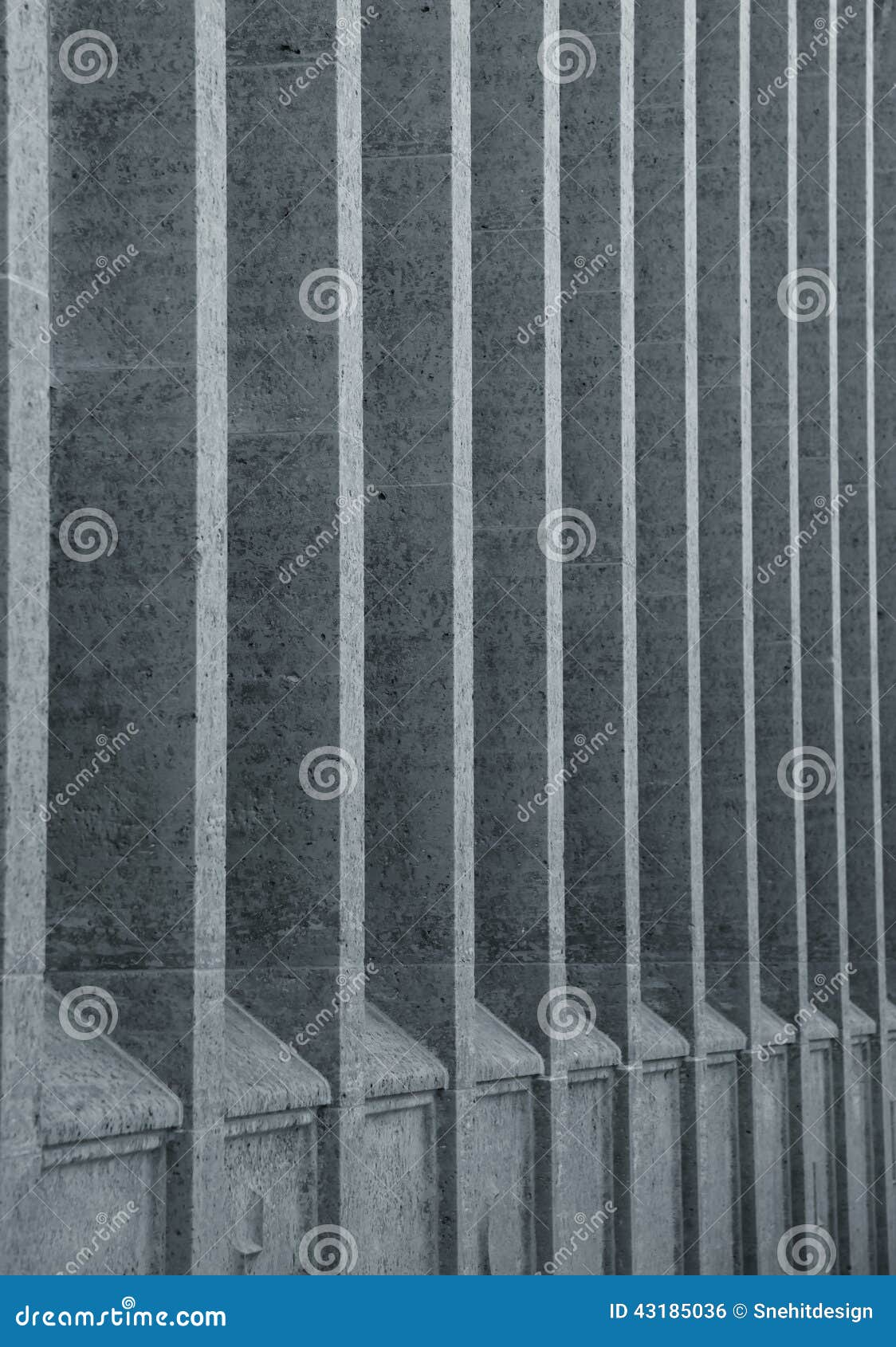 Fileira das colunas foto de stock. Imagem de fileira - 43185036