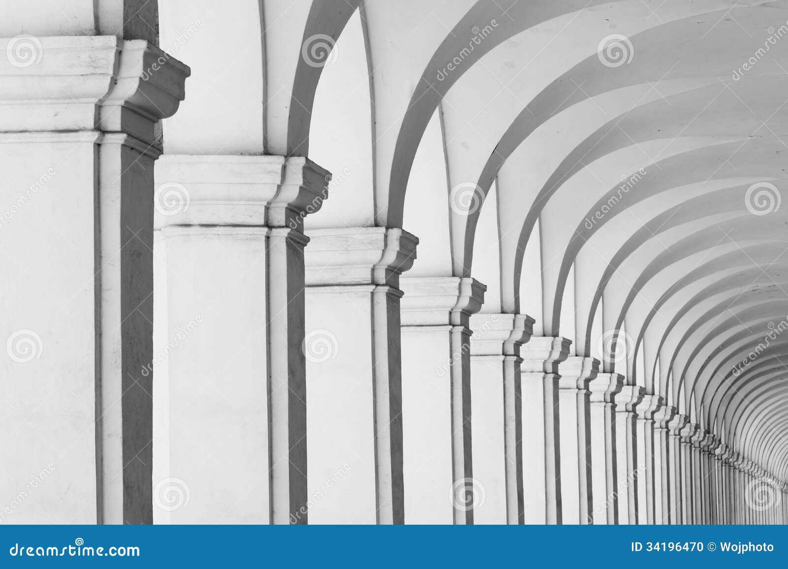 Fileira Longa De Colunas E De Arcos Da Colunata Foto de Stock - Imagem ...