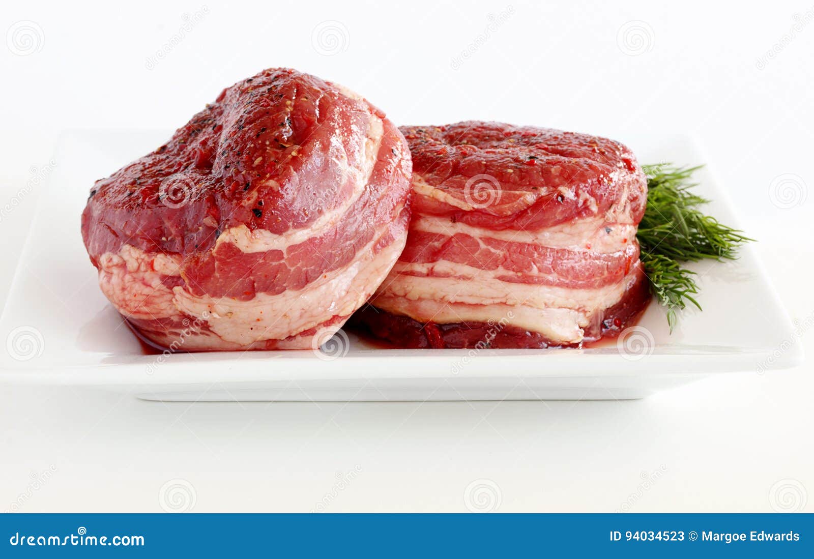 Filet de boeuf cru image stock. Image du blanc, profondément - 94034523