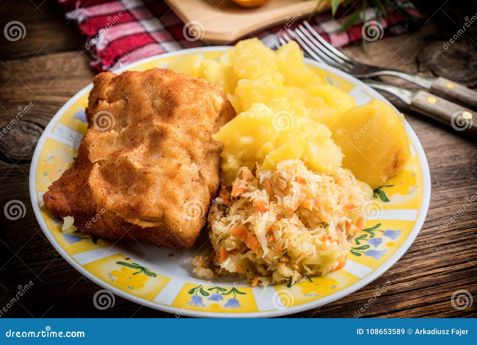 Filet de morue frit servi image stock. Image du morue - 108653589