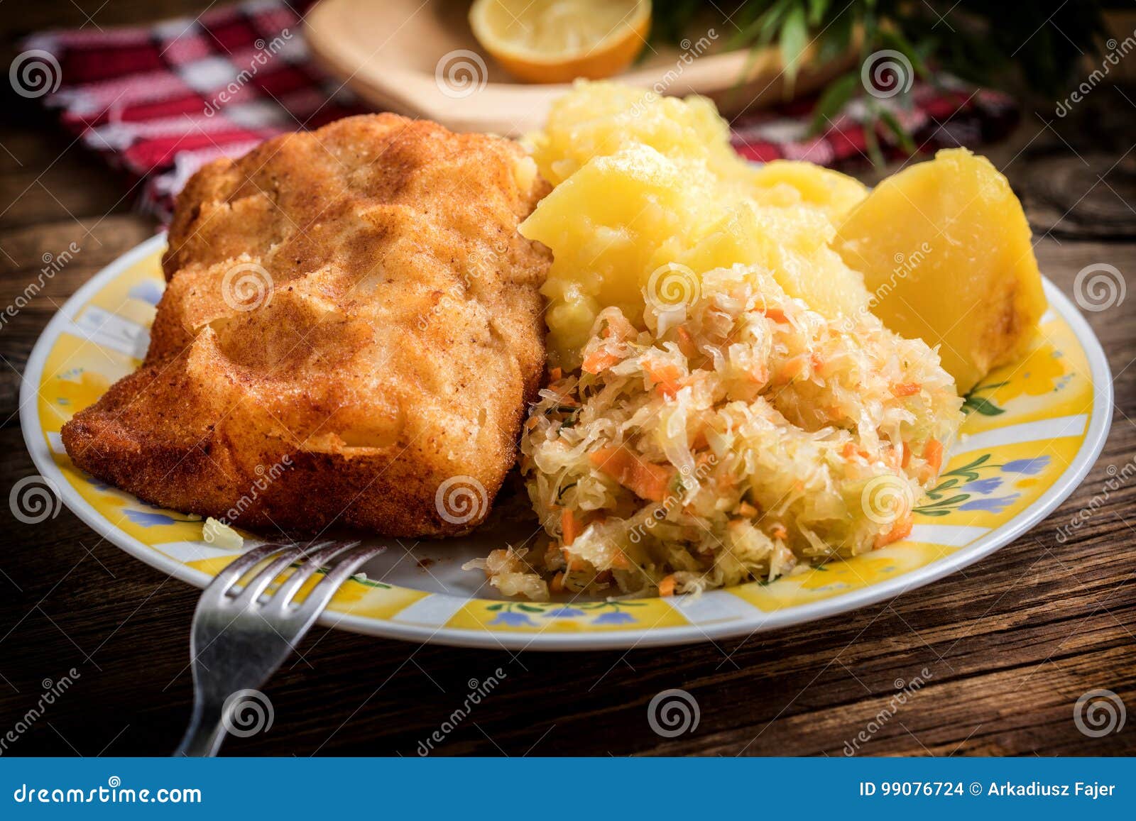 Filet de morue frit servi photo stock. Image du repas - 99076724