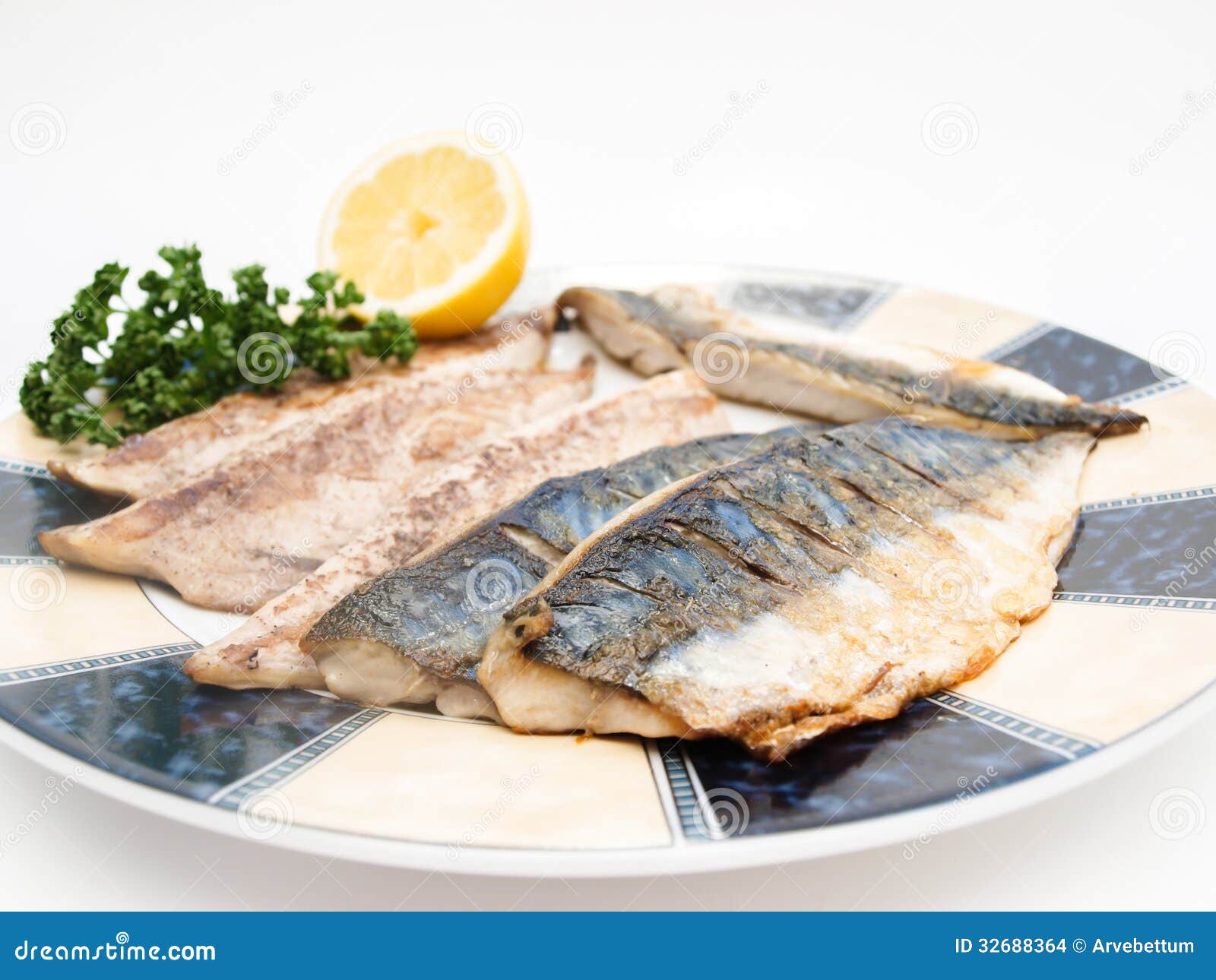 Filet frit de maquereau photo stock. Image du grillé - 32688364
