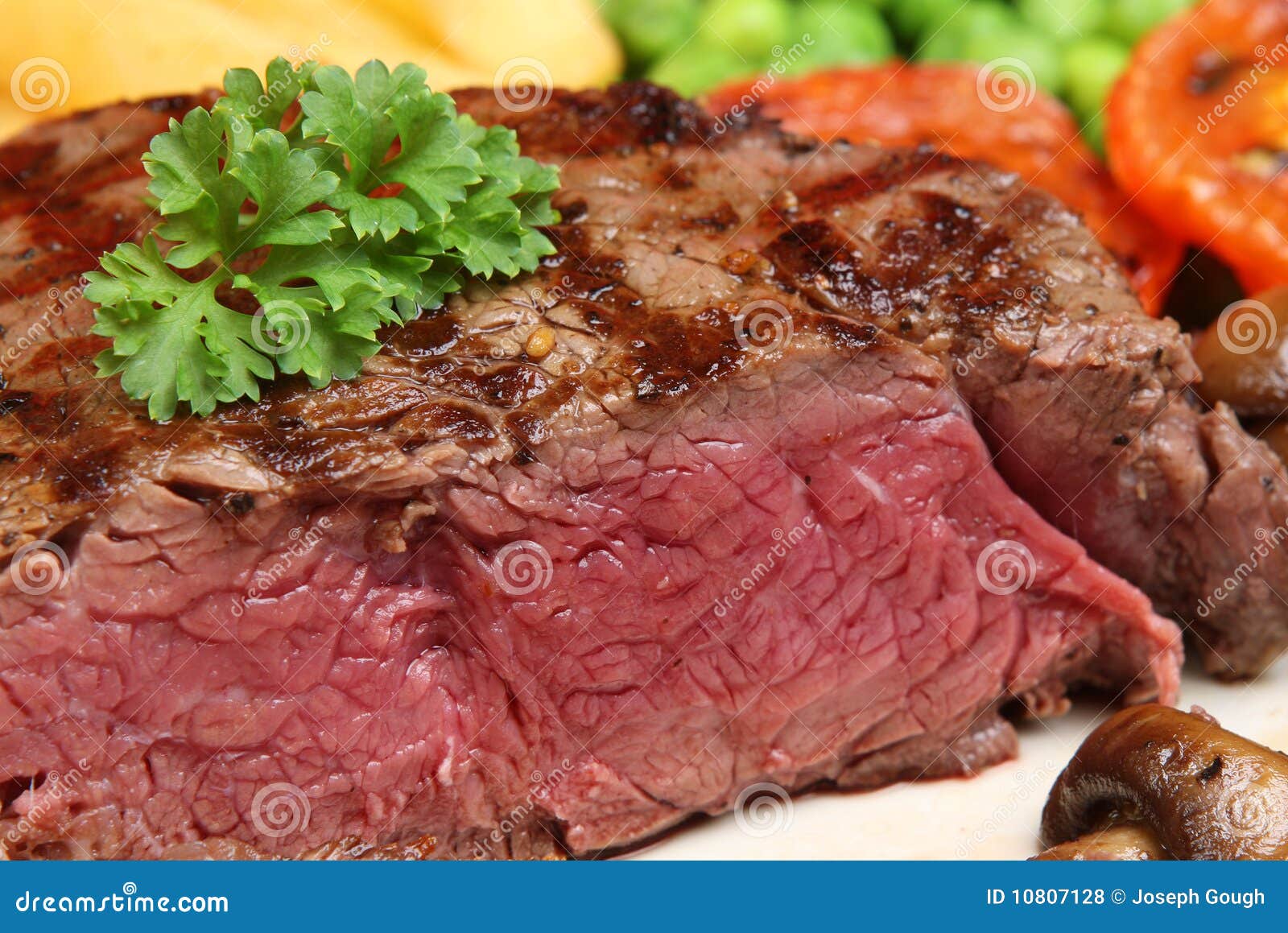 Filet rare photo stock. Image du viande, plaque, fermer - 10807128