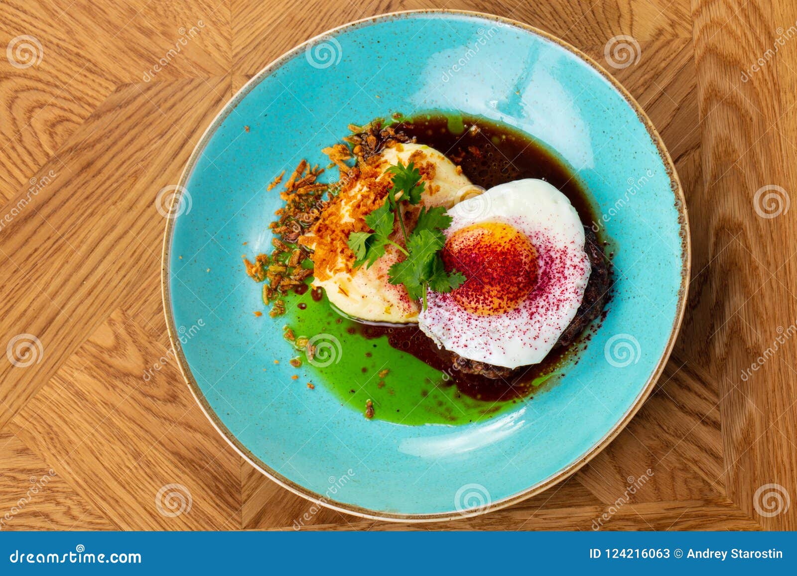 Filete asado con el huevo imagen de archivo. Imagen de asador - 124216063