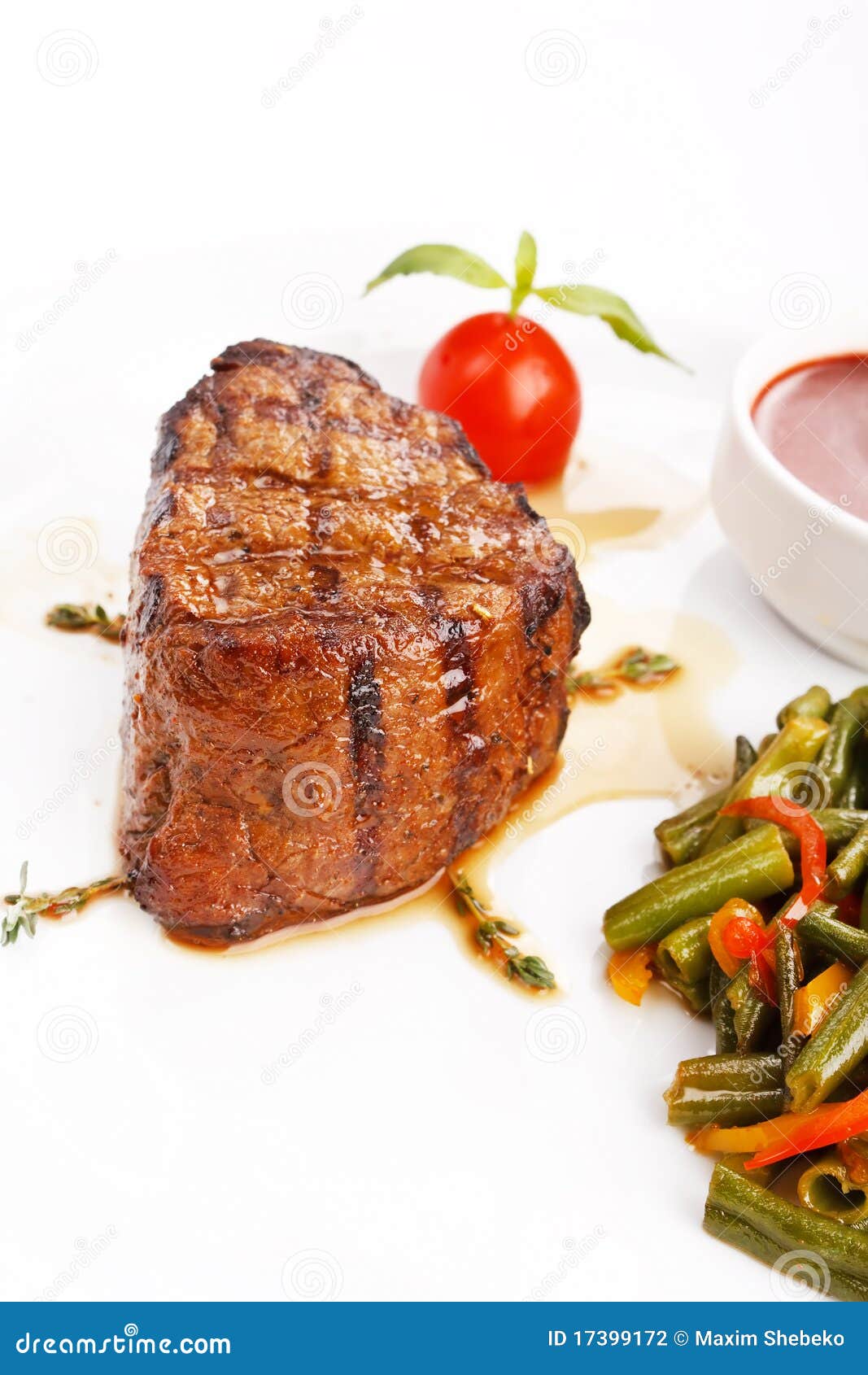 Filete asado a la parilla foto de archivo. Imagen de habas - 17399172