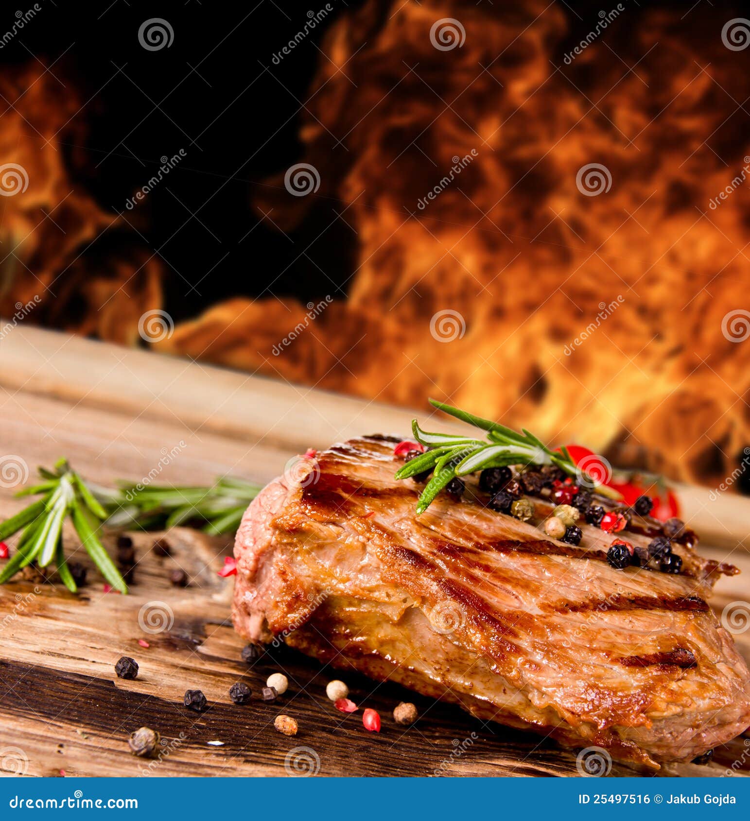 Filete asado a la parilla foto de archivo. Imagen de llama - 25497516