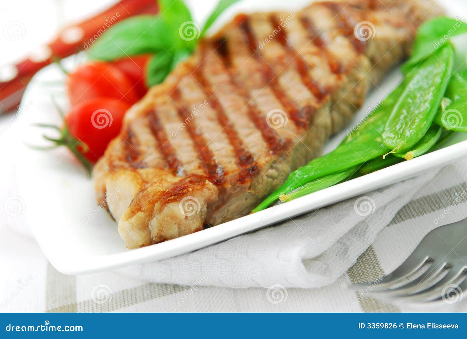 Filete asado a la parilla foto de archivo. Imagen de servicio - 3359826