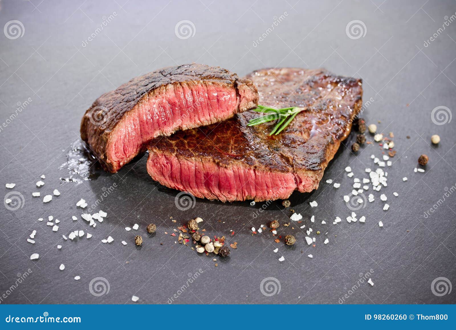 Filete Asado a La Parrilla Hecho Foto de archivo - Imagen de jugoso ...