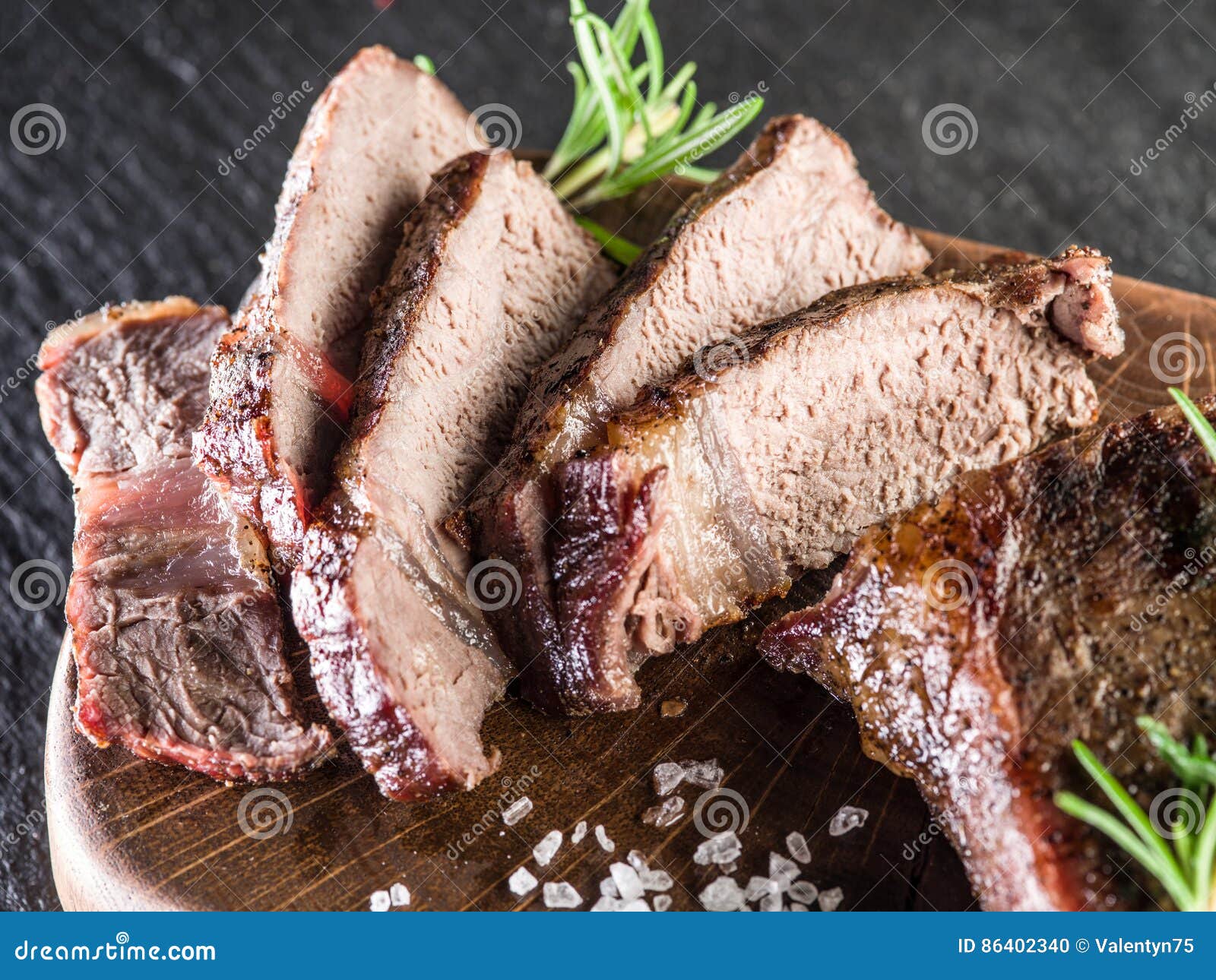 Filete bien hecho Ribeye foto de archivo. Imagen de barbacoa - 86402340