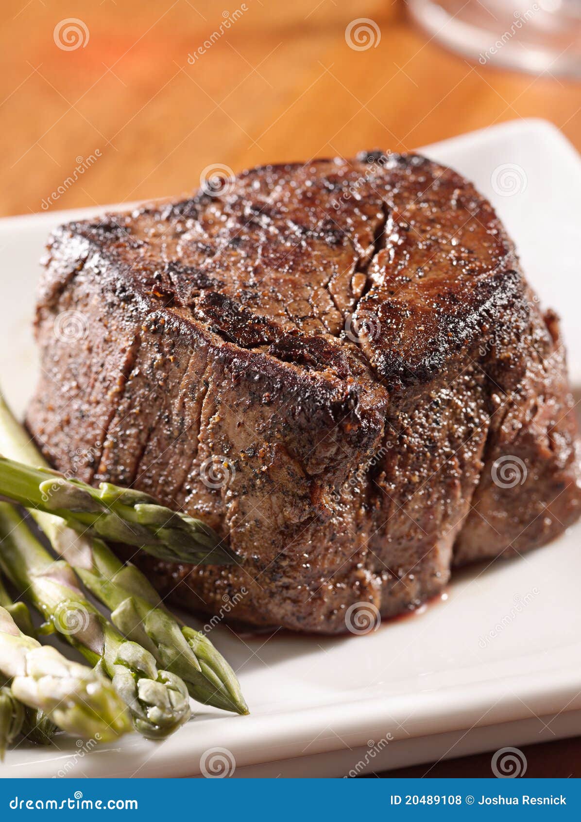 Filete Chamuscado Del Filete Con El Espárrago. Foto de archivo - Imagen ...