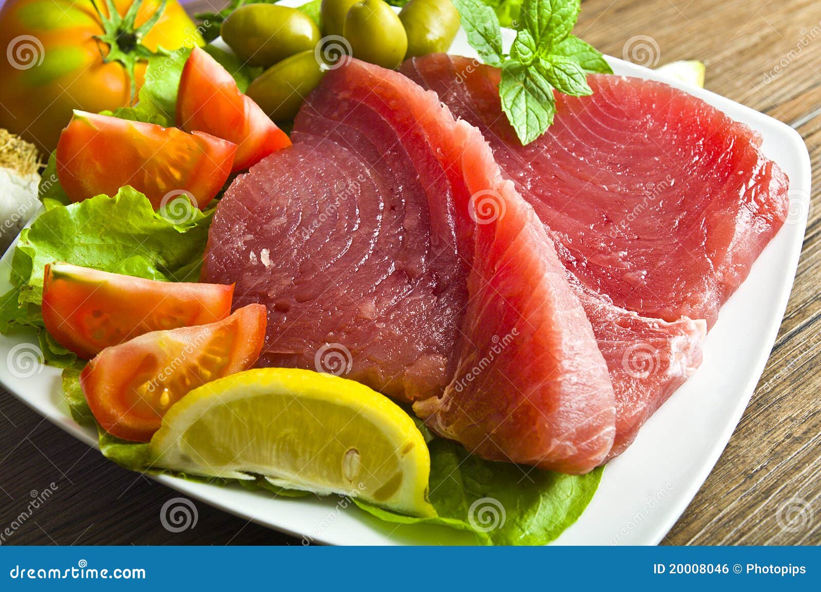 Filete De Atún Sin Procesar Foto de archivo - Imagen de oriente, atunes ...