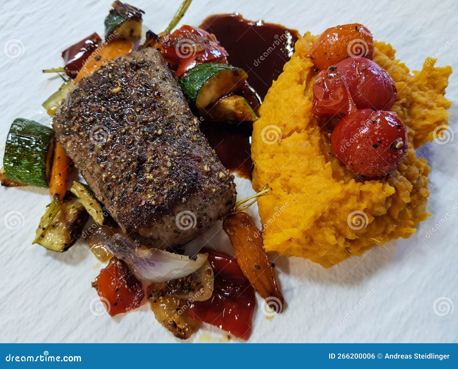 Filete De Cordero De Romero Foto de archivo - Imagen de asado, cena ...