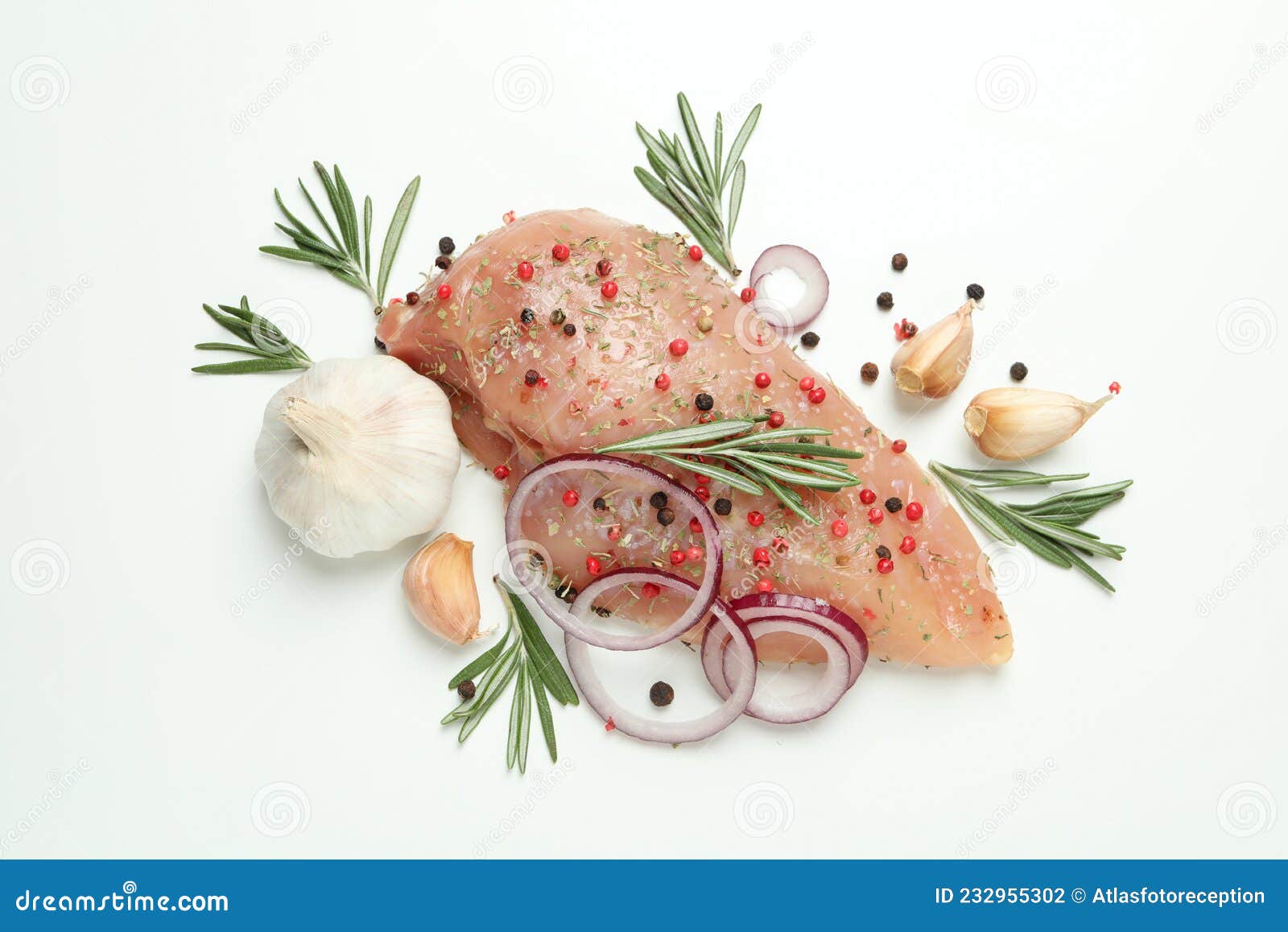 Filete De Frango Cru Com Ingredientes De Fundo Branco Foto de Stock ...