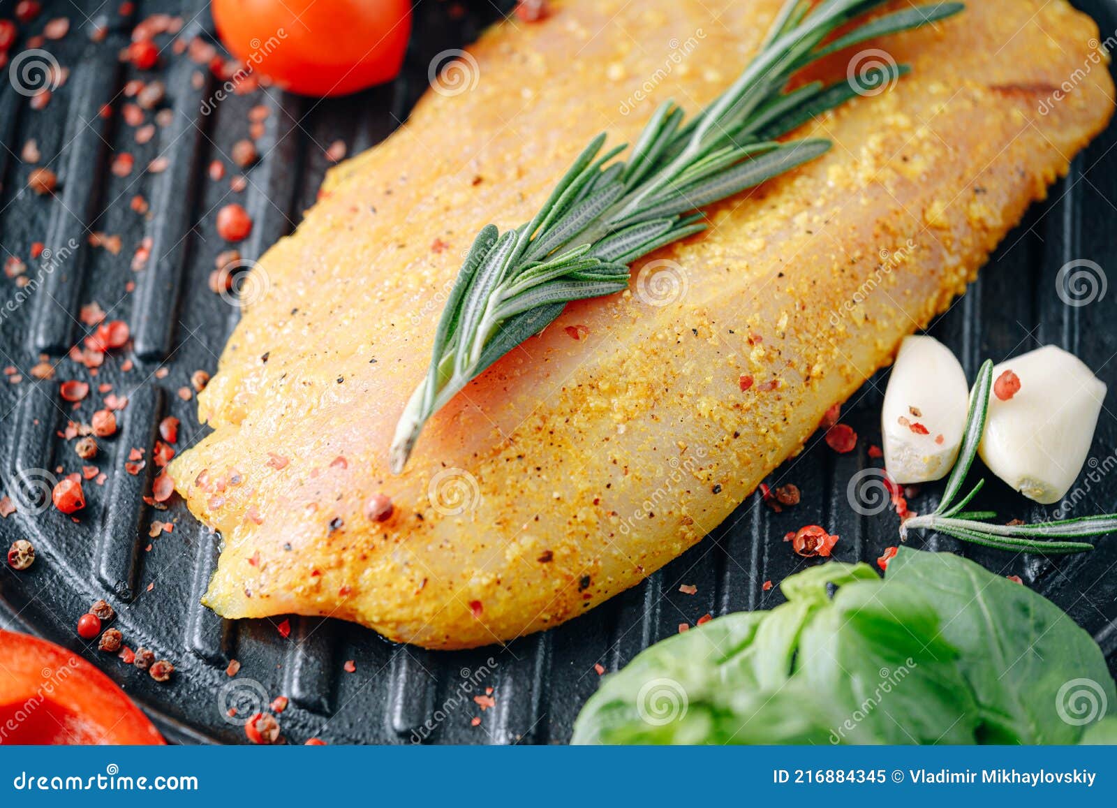 Filete De Peru Cru Com Especiarias E Azeite Pronto a Grelhar Imagem de ...