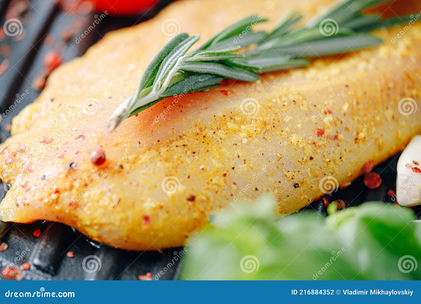 Filete De Peru Cru Com Especiarias E Azeite Pronto a Grelhar Foto de ...