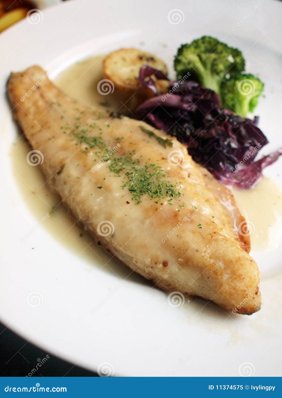 Filete de pescados imagen de archivo. Imagen de blanco - 11374575