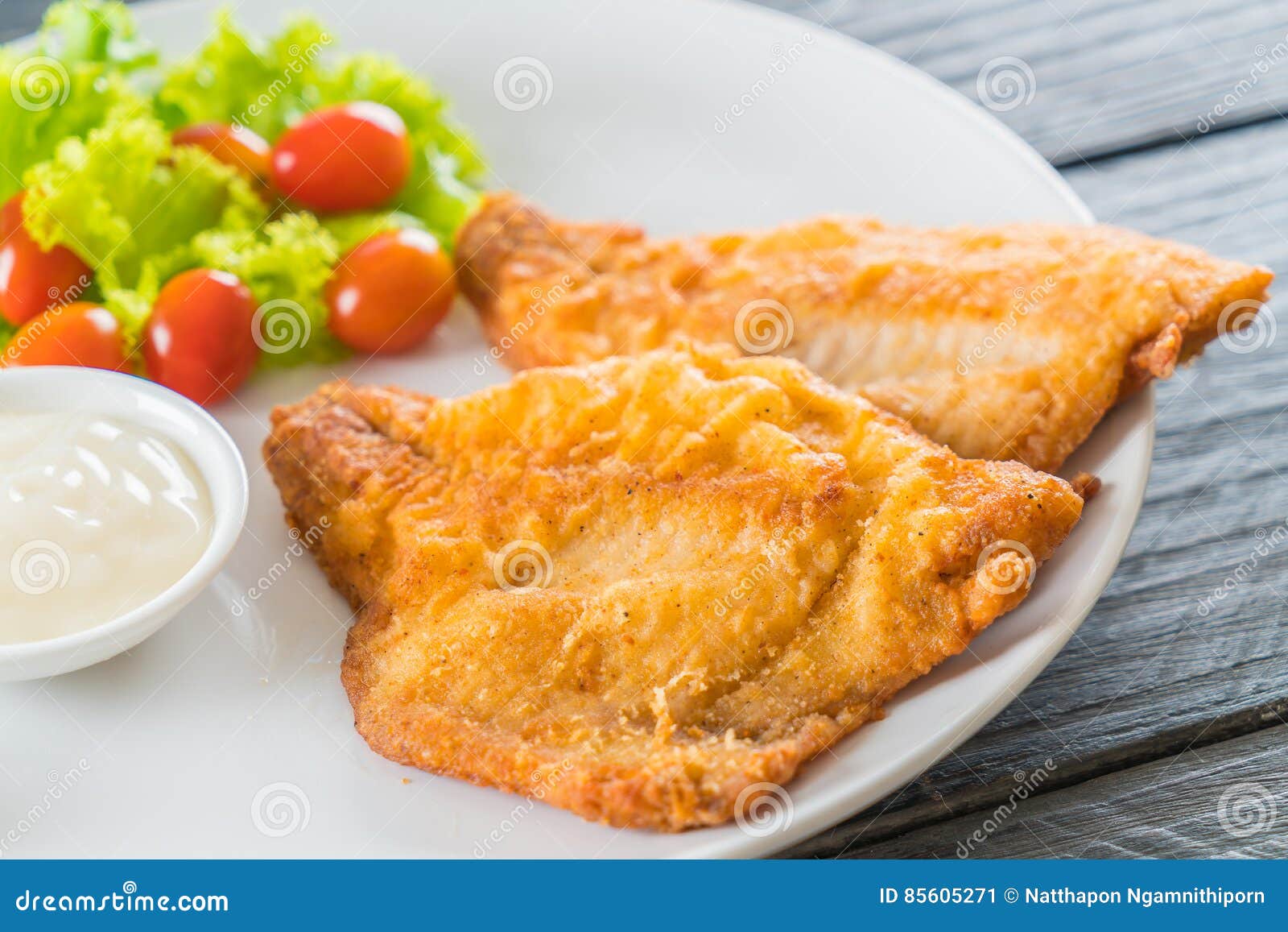 Filete de pescados frito imagen de archivo. Imagen de parrilla - 85605271