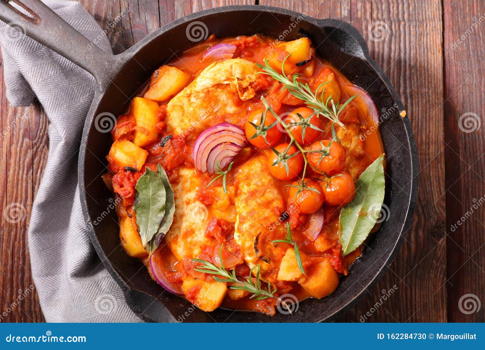Filete De Pollo Cocido Con Salsa De Tomate Foto de archivo - Imagen de ...