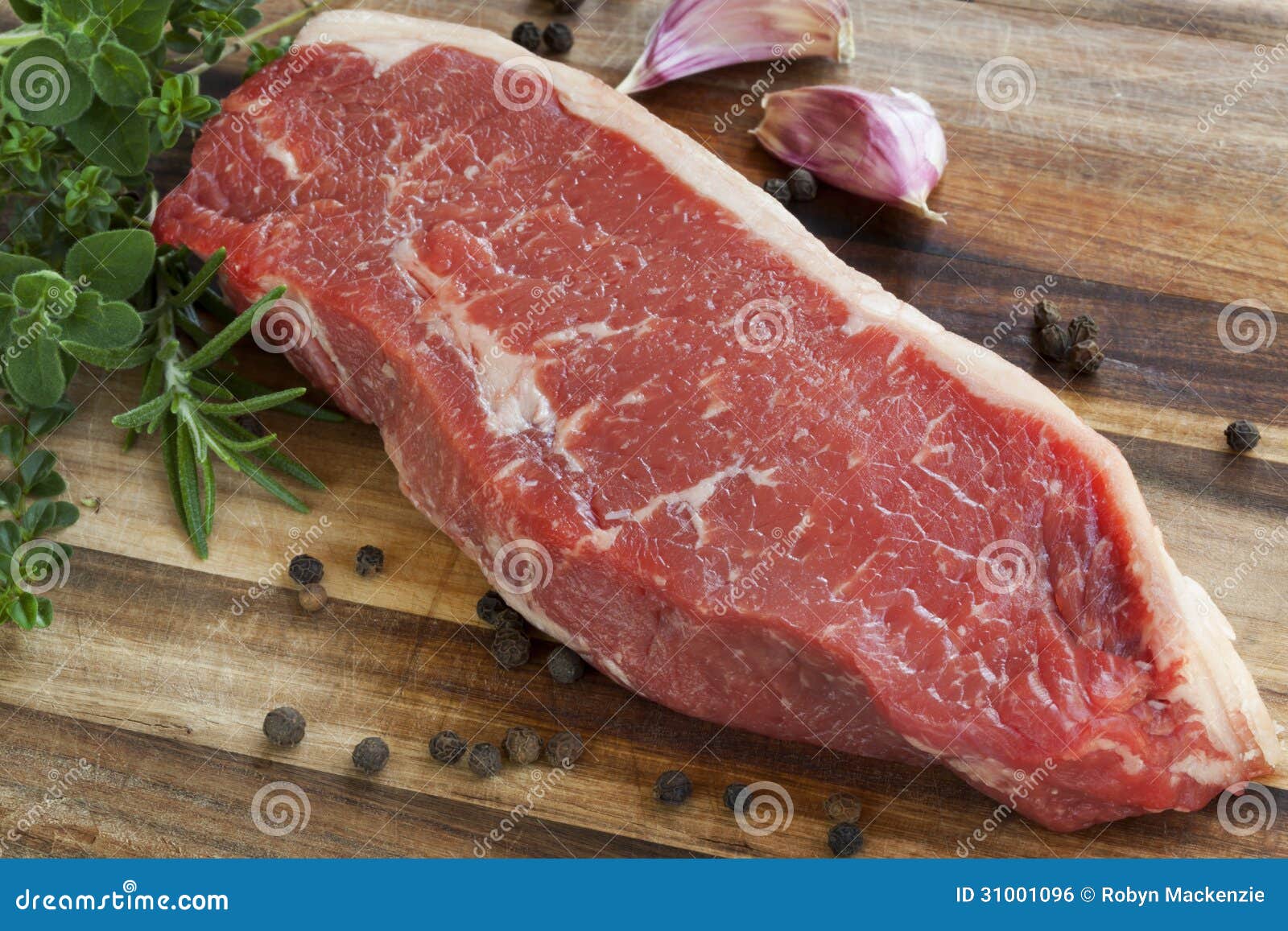 Filete De Solomillo Crudo Con Las Hierbas Stock Photos - 1,294 Images