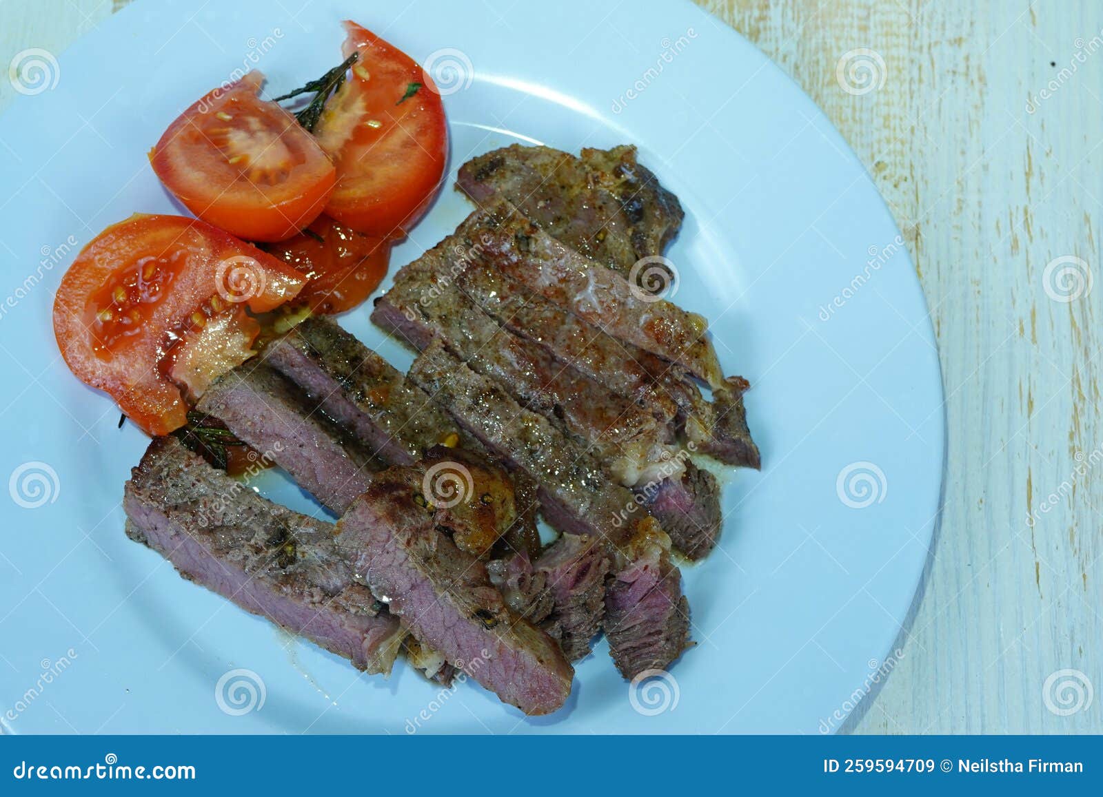 Filete De Solomillo De Wagyu Picado Servido En La Mesa Imagen de ...