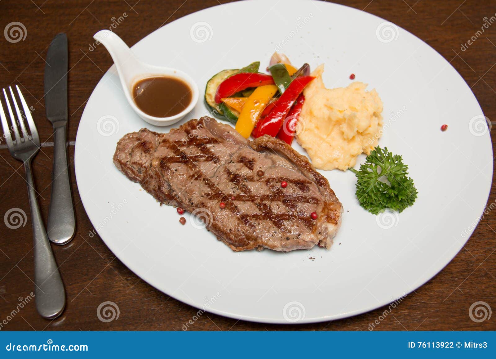 Filete De Solomillo Y Verduras De La Parrilla Foto de archivo - Imagen ...