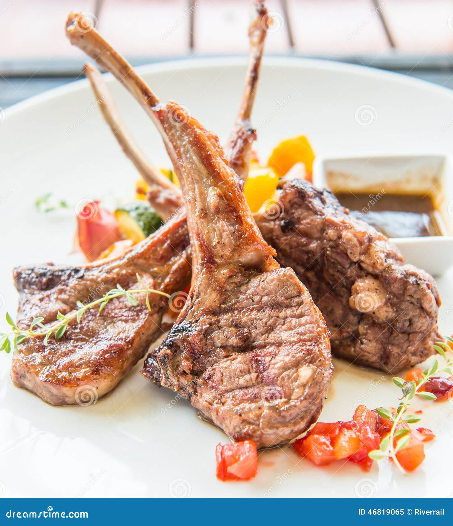 Filete Del Cordero O Chuletas Del Cordero Imagen de archivo - Imagen de ...