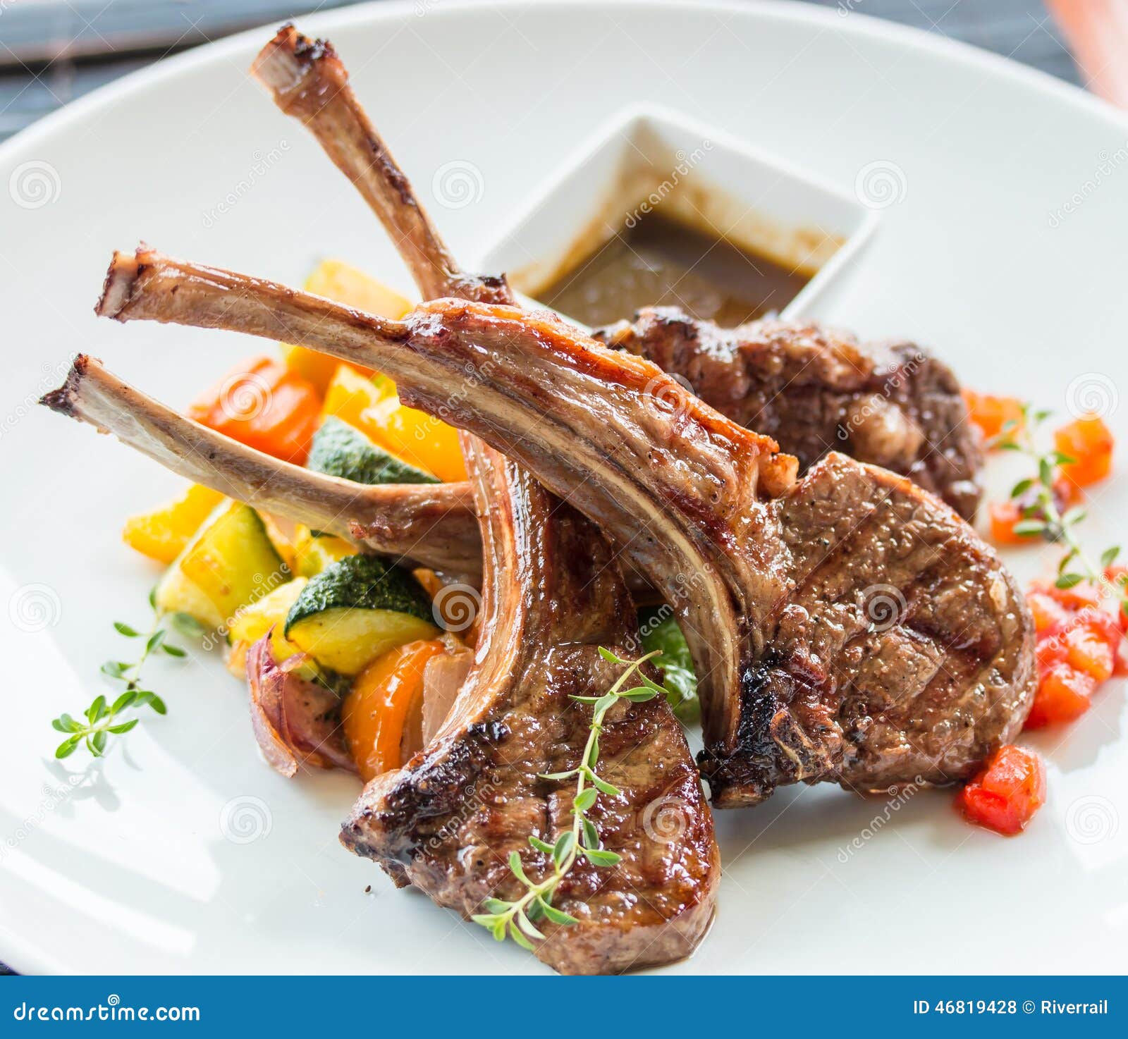 Filete Del Cordero O Chuletas Del Cordero Foto de archivo - Imagen de ...