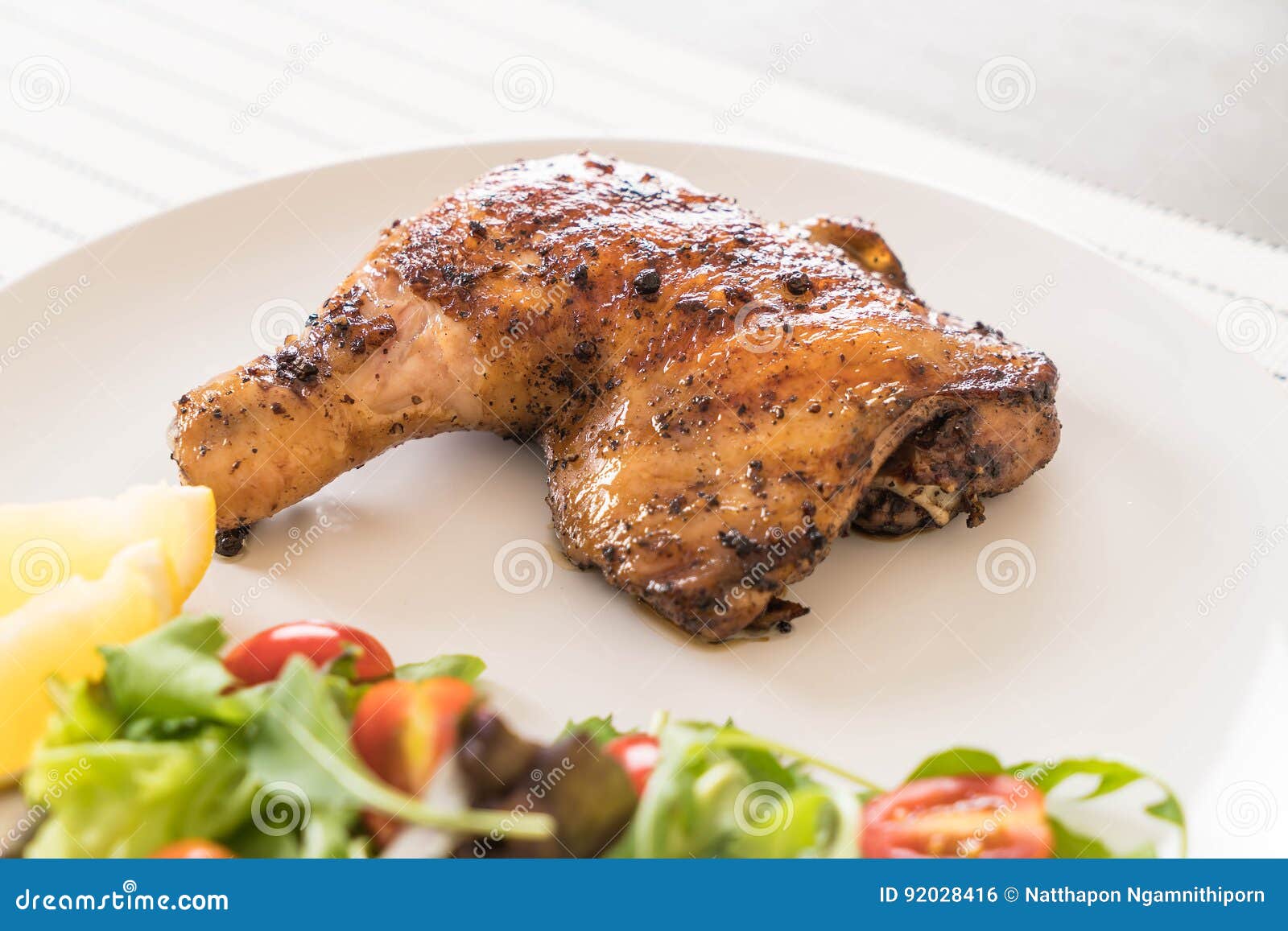 Filete del pollo del muslo foto de archivo. Imagen de cena - 92028416