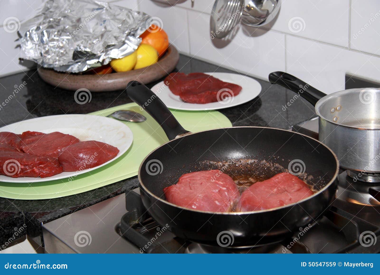 Filete que es cocido imagen de archivo. Imagen de cocinado - 50547559