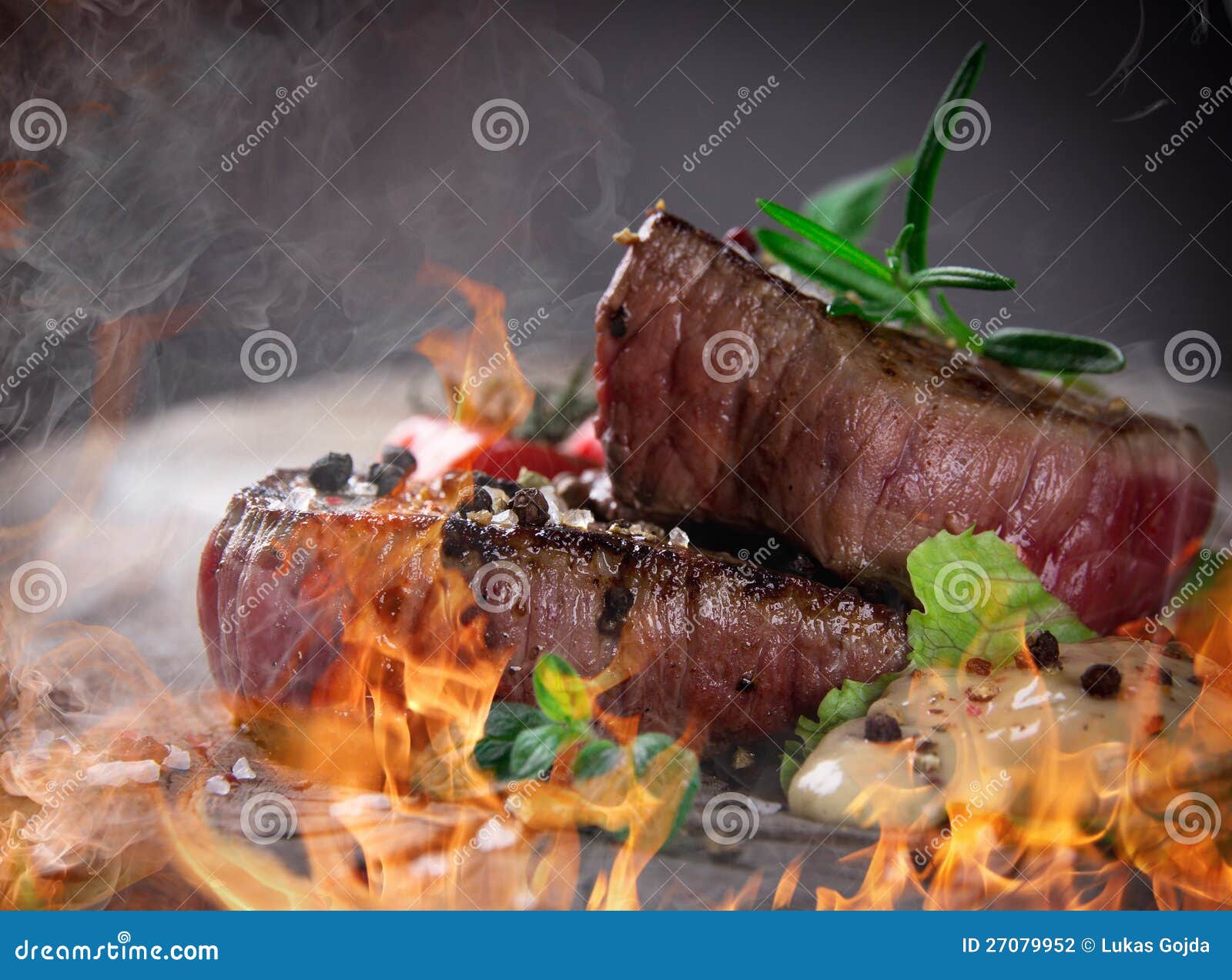 Filetes Asados a La Parilla Del Bbq Foto de archivo - Imagen de ...