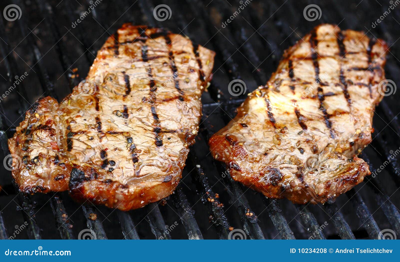 Filetes en la parrilla foto de archivo. Imagen de carne - 10234208