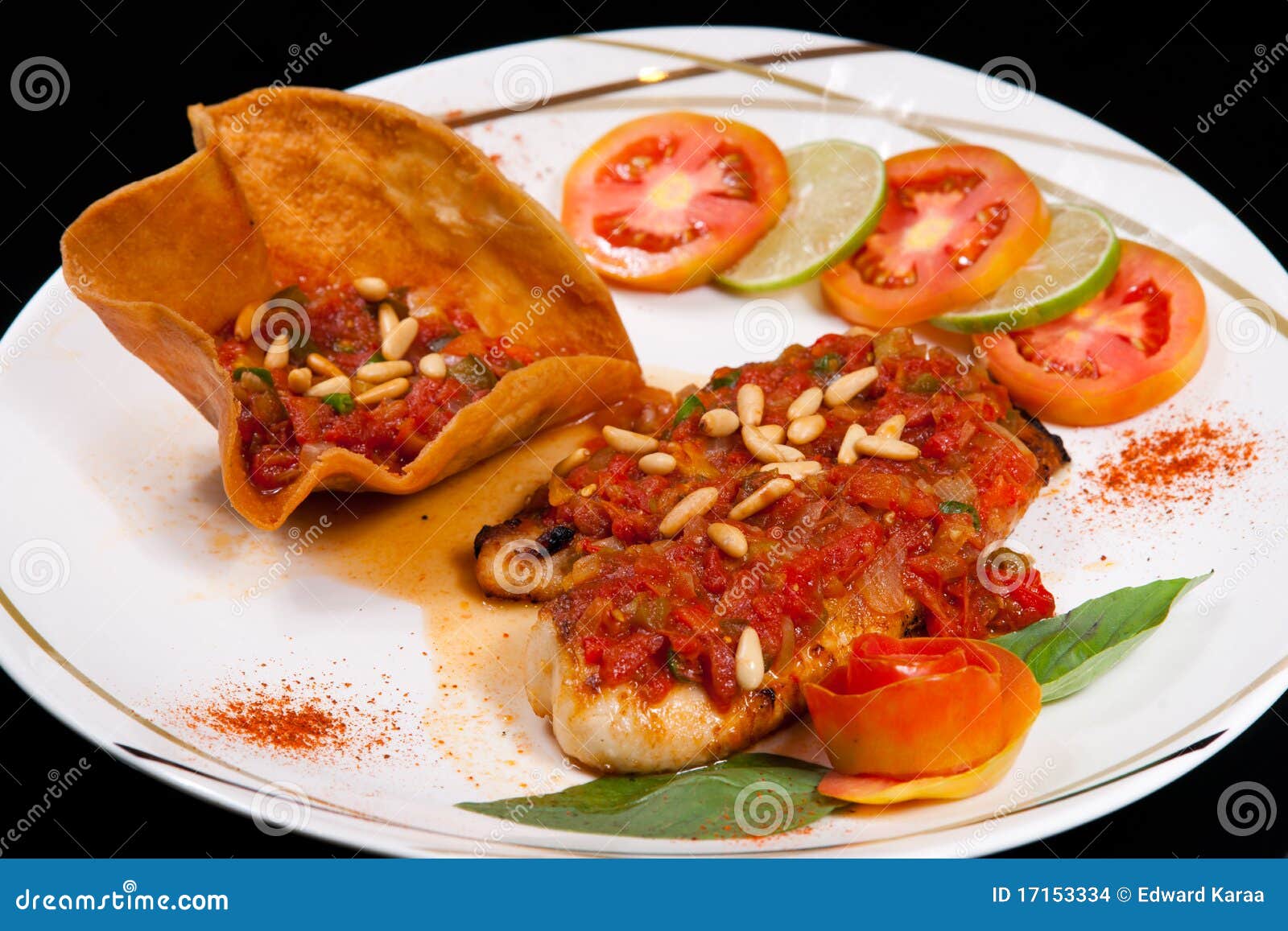 Filetto Di Pesce Cotto Con Salsa Piccante. Fotografia Stock - Immagine ...