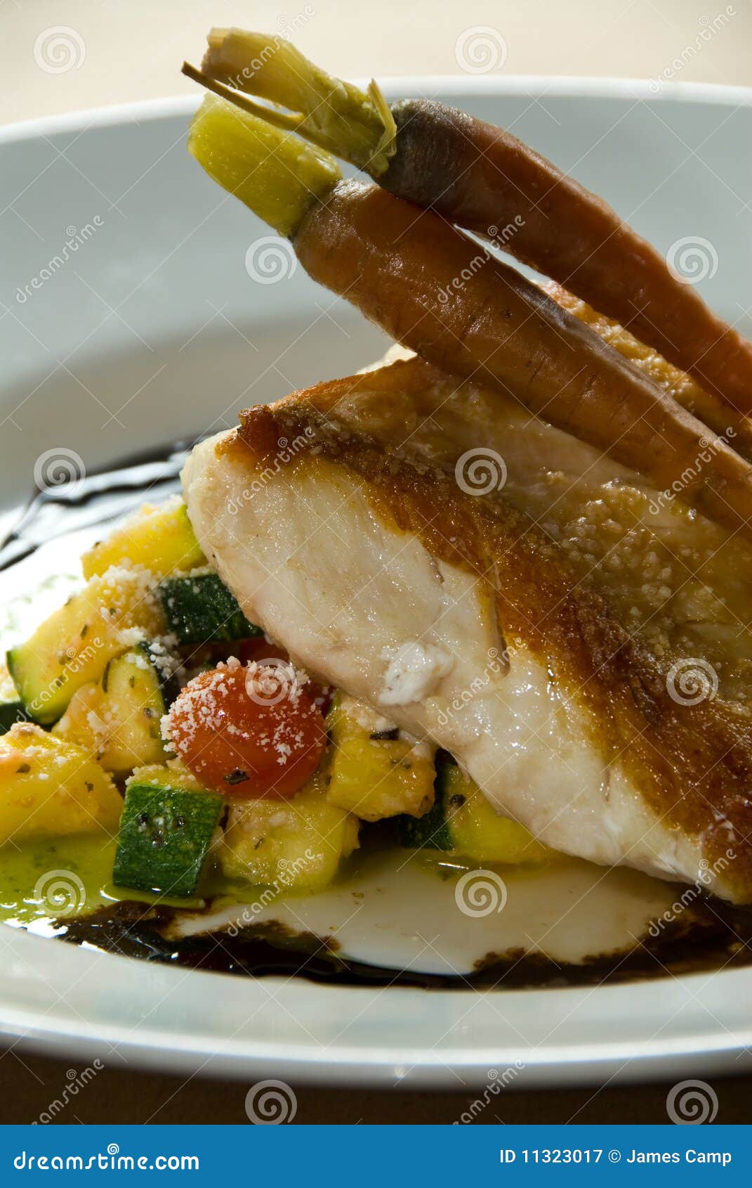 Filetto Di Pesce Cotto Vaschetta Immagine Stock - Immagine di alimento ...