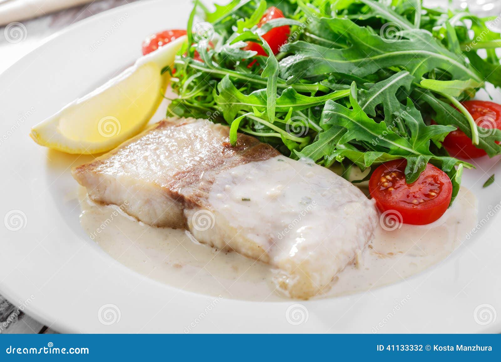 Filetto Di Pesce in Salsa Bianca Fotografia Stock - Immagine di ...
