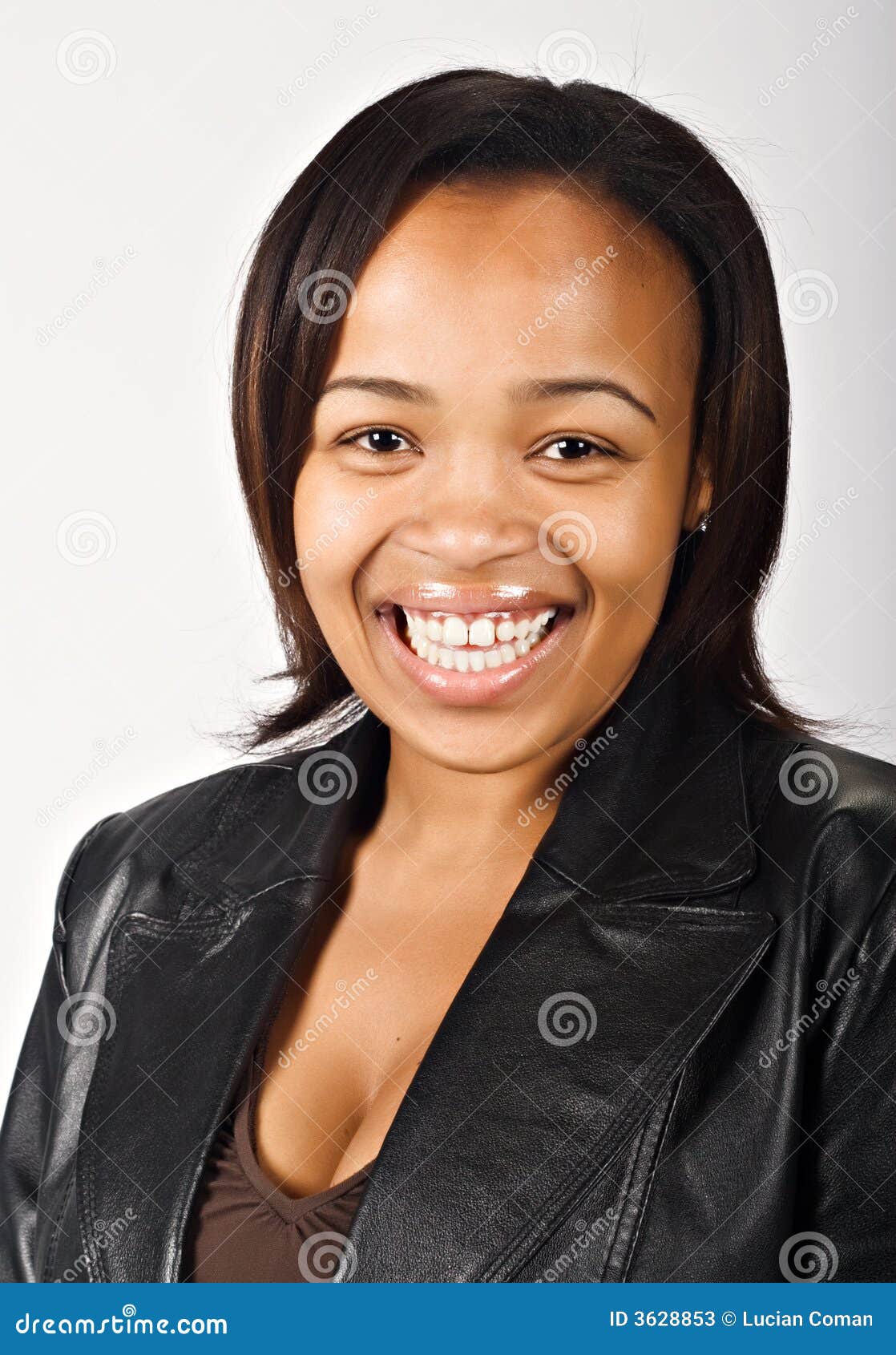 Fille africaine image stock. Image du cheveu, foncé, jupe - 3628853