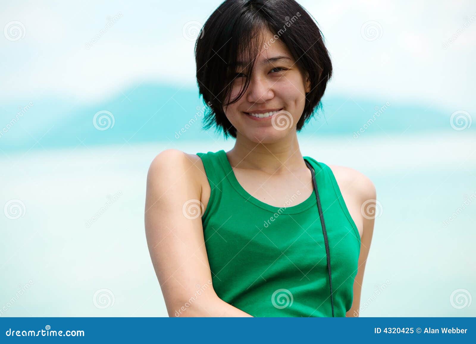 Fille asiatique de sourire image stock. Image du heureux - 4320425