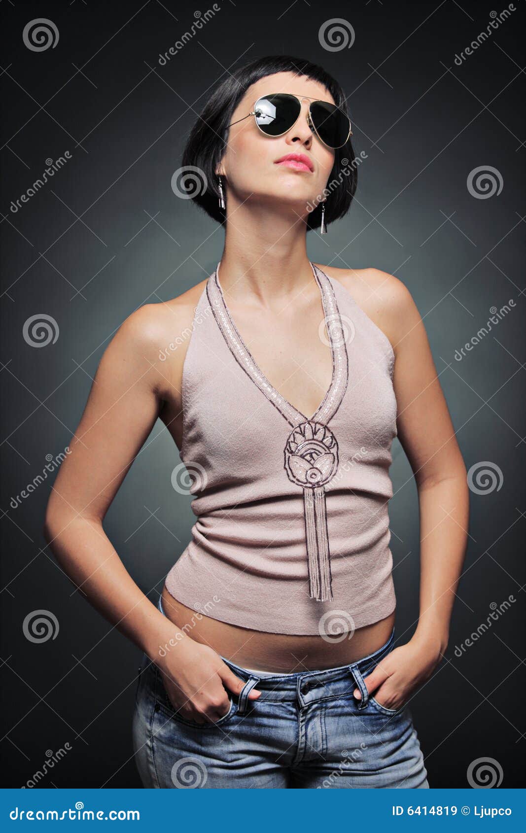 Fille Attirante Avec Des Lunettes De Soleil Image Stock Image Du