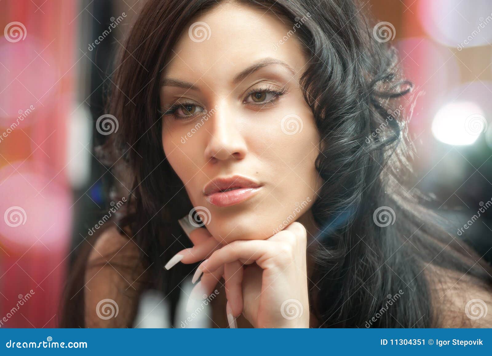 Fille Attirante Avec La Belle Coiffure Image stock - Image du femelle ...