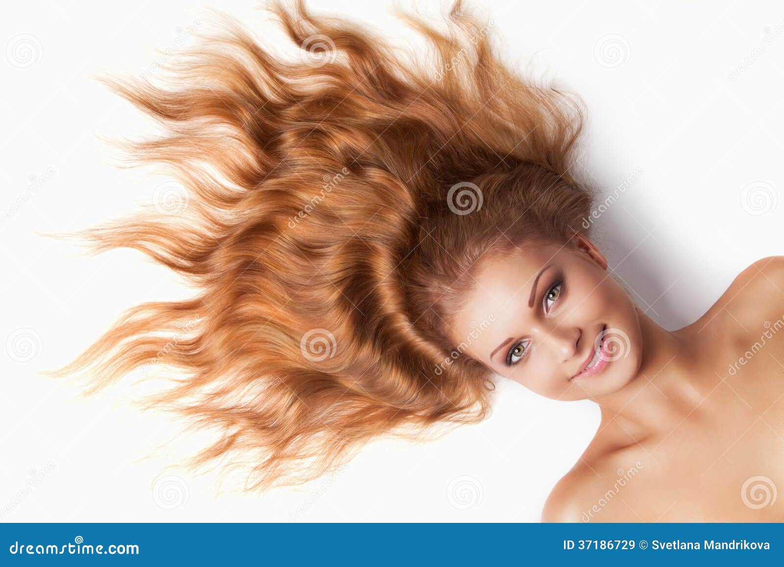 Fille Avec Les Cheveux Rouges Image stock - Image du couleur, épaule ...