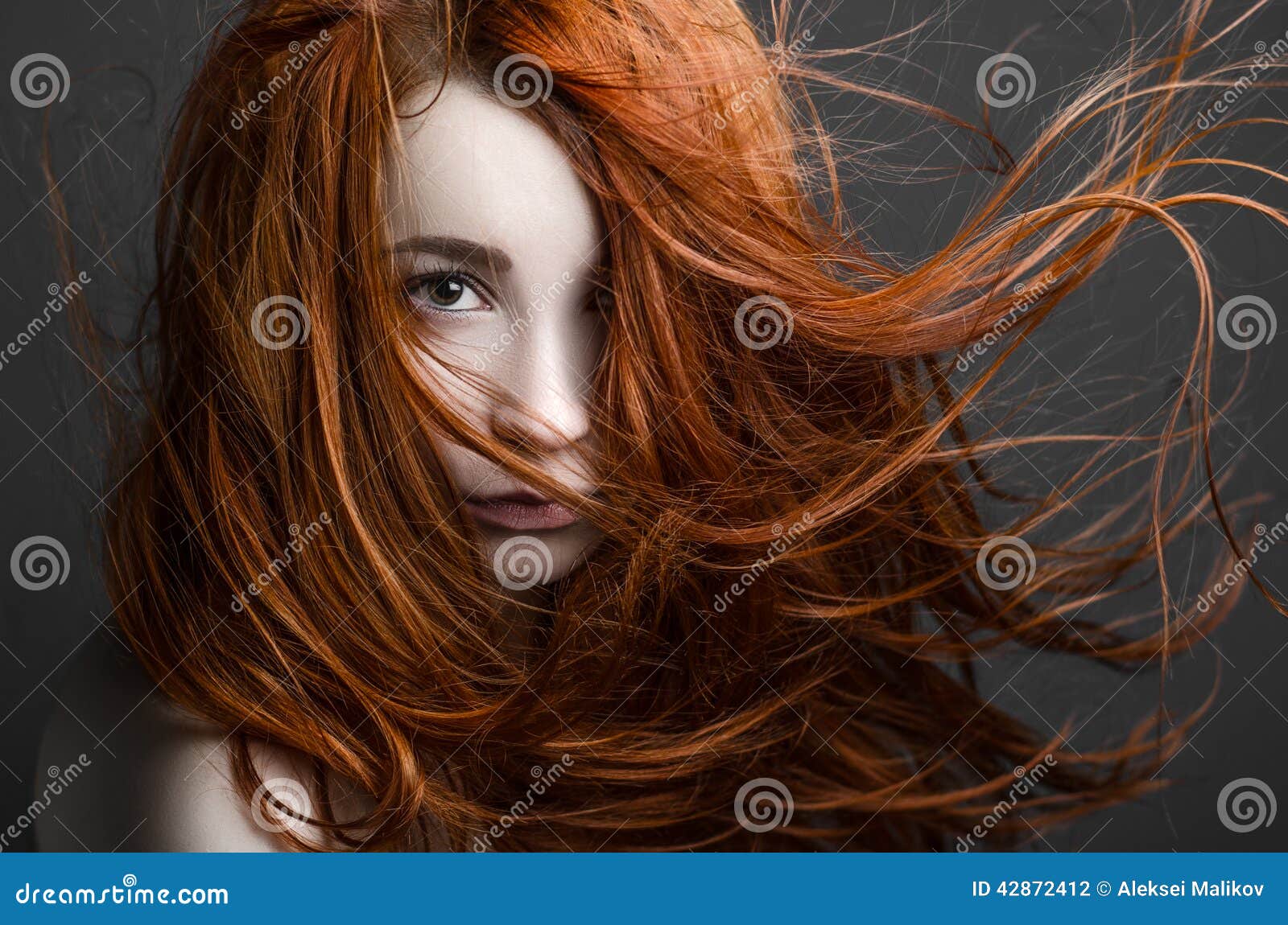 Fille Avec Les Cheveux Rouges Photo stock - Image du fille, tête: 42872412