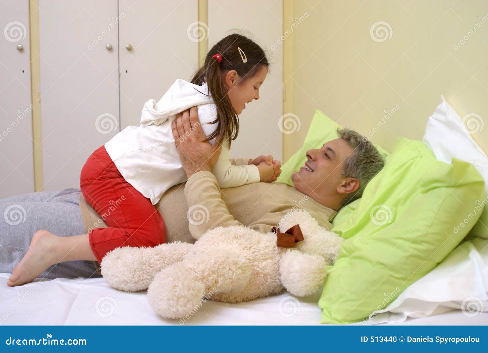 Fille avec son papa photo stock. Image du adulte, père - 513440